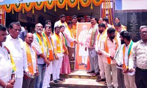 Praise for PM's Overhaul of 508 Railway Stations | Telangana Tribune