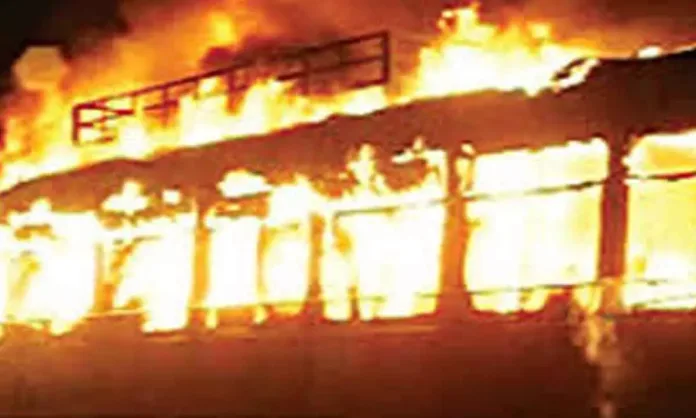 Fire destroys two RTC buses in Hyderabad | Telangana Tribune