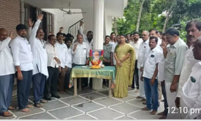 Poet Kaloji Narayana Rao, Advocate for the Telangana Dialect, Honored by Former ZP Chairperson ...